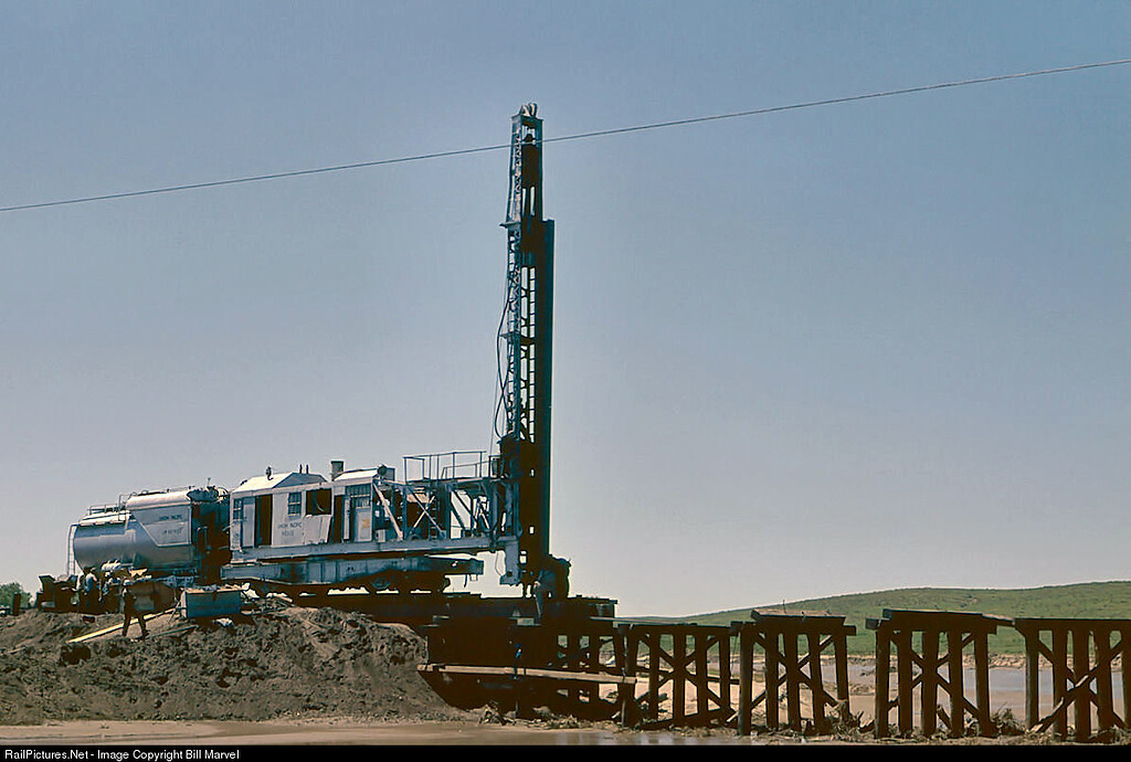 Pile driver n°903113 Union Pacific avec tender et wagon-attelage ...